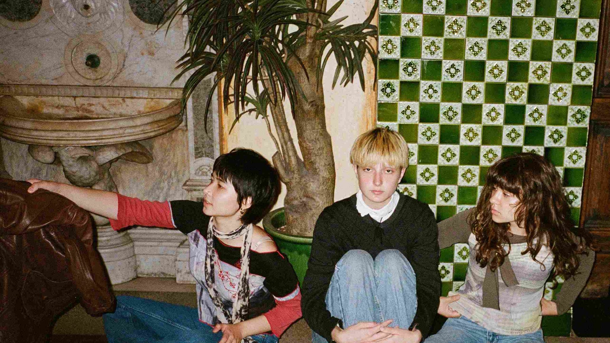 Ouça | Horsegirl: "Versions of Modern Performance" - Música Instantânea