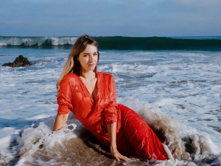 Molly Lewis: "Crushed Velvet" - Música Instantânea