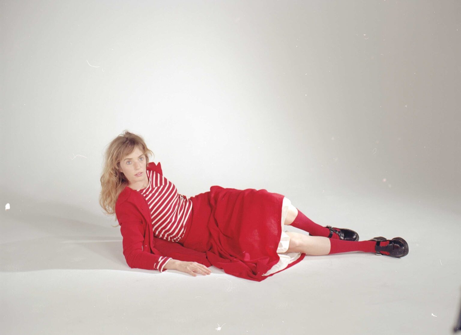 Maya Hawke: "Dark" (VÍDEO) - Música Instantânea