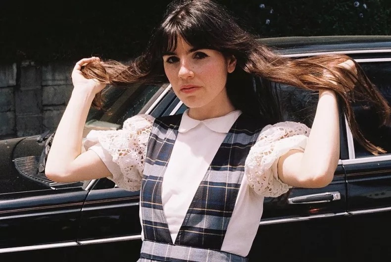 Ouça | Hazel English: "Real Life" - Música Instantânea