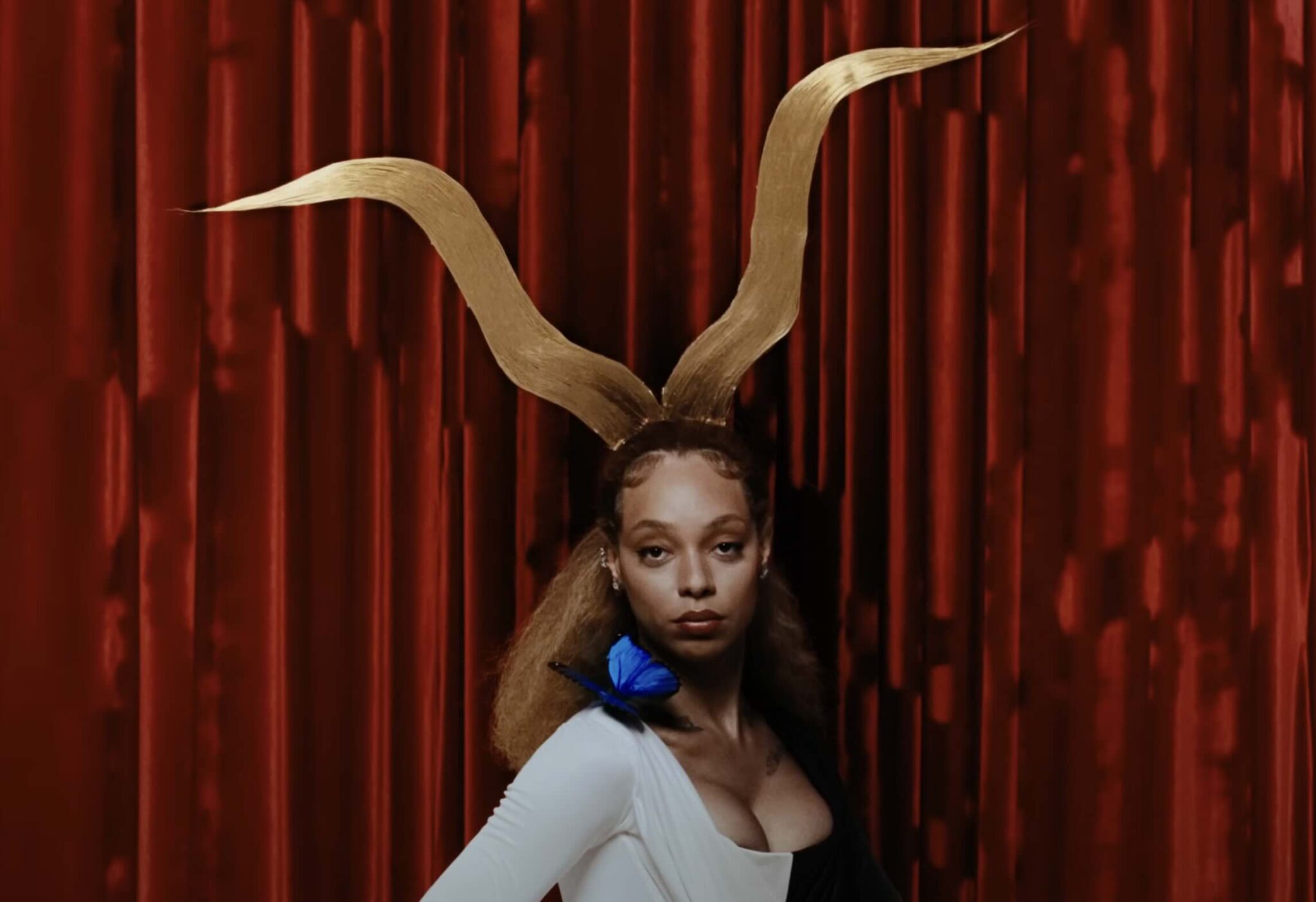 Urias: "Deus" (part. Criolo) - Música Instantânea